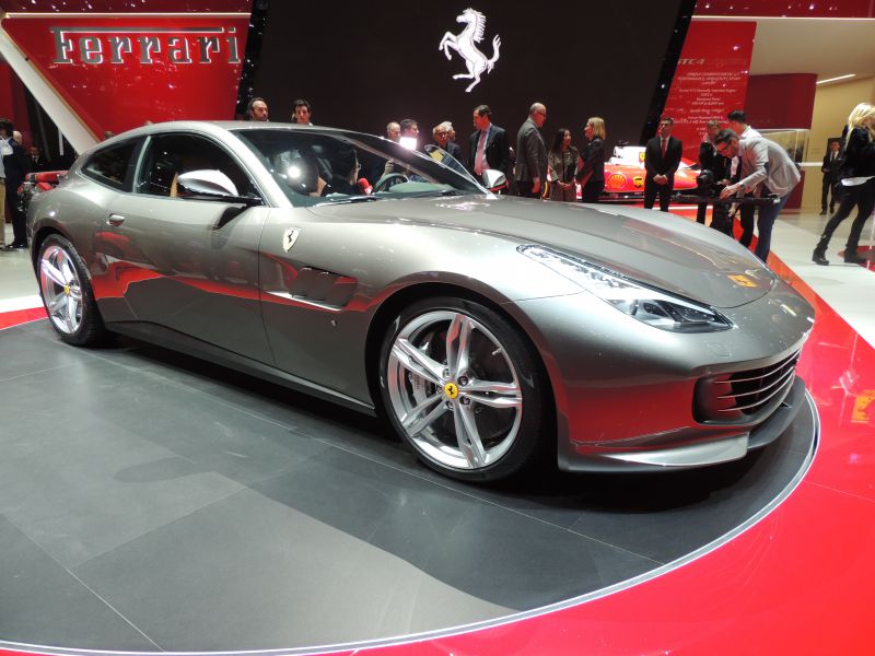Ferrari GTC4Lusso 6.3 V12 (690 Hp) DCT